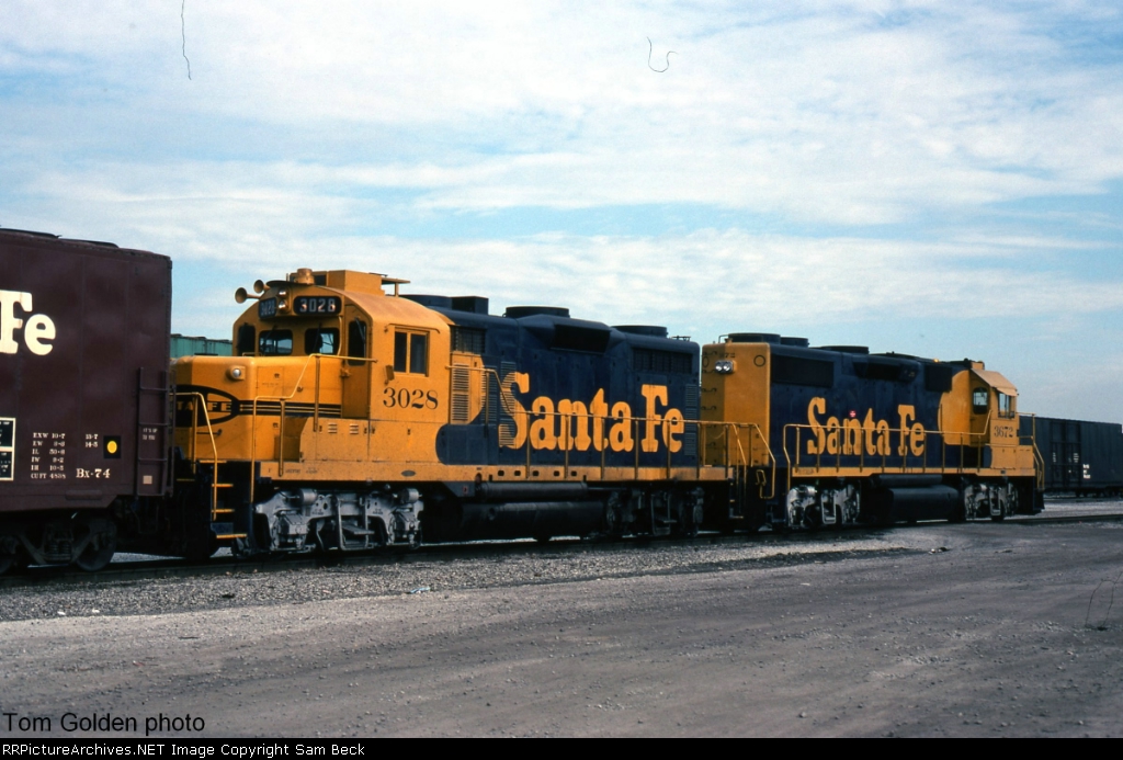 ATSF 3028 and 3672